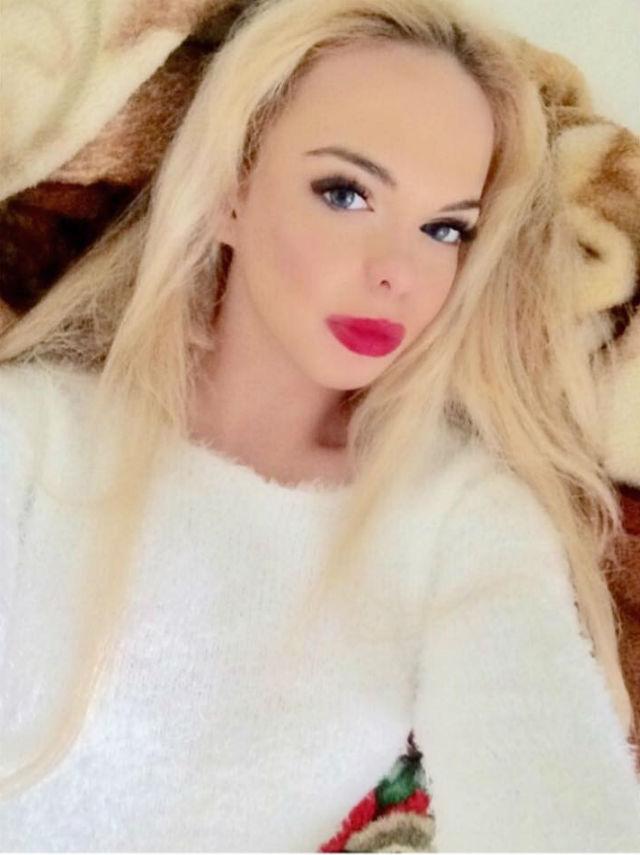Barbie De România Costumul A Costat 5000 De Euro și L A Plătit Tati RĂi Da Buni Antenastarsro