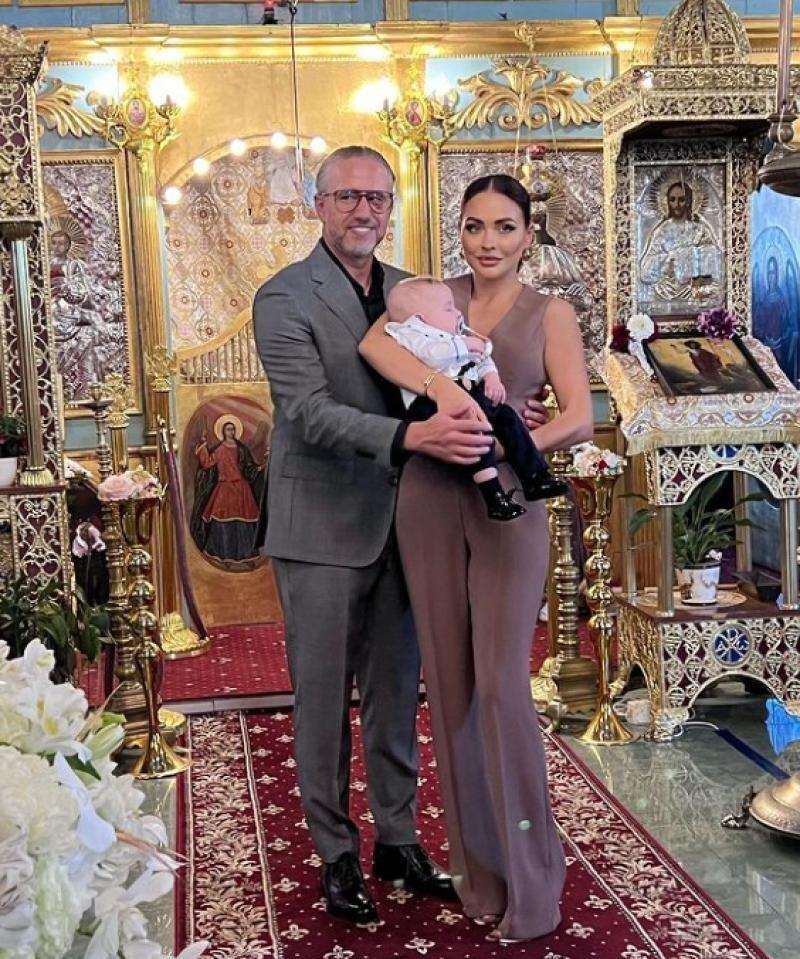 Laurențiu Reghecampf și Corina Caciuc și-au botezat copilul | STAR MAGAZIN AntenaStars.ro