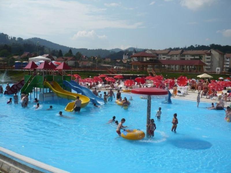 Stranduri si piscina din tara: Ploiesti, Iasi, Brasov, Arad (II)