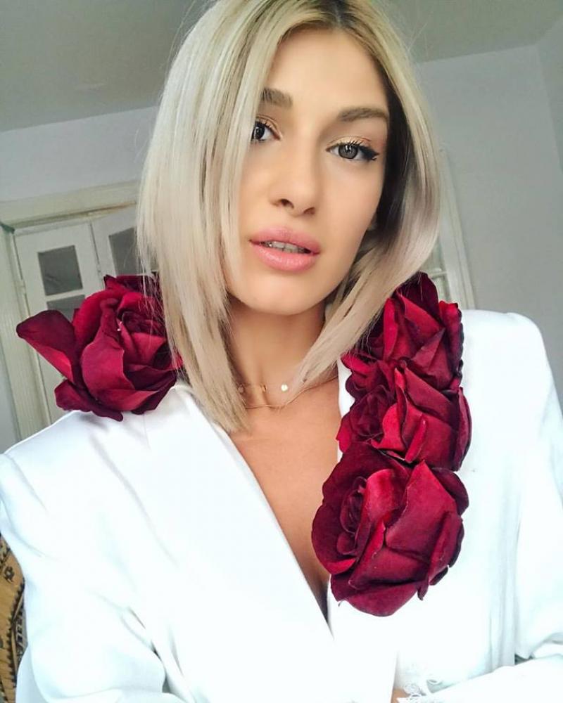 Alina Eremia, bat clopotele de nuntă? Un fan îndrăzneţ: " Te iubesc, te ...