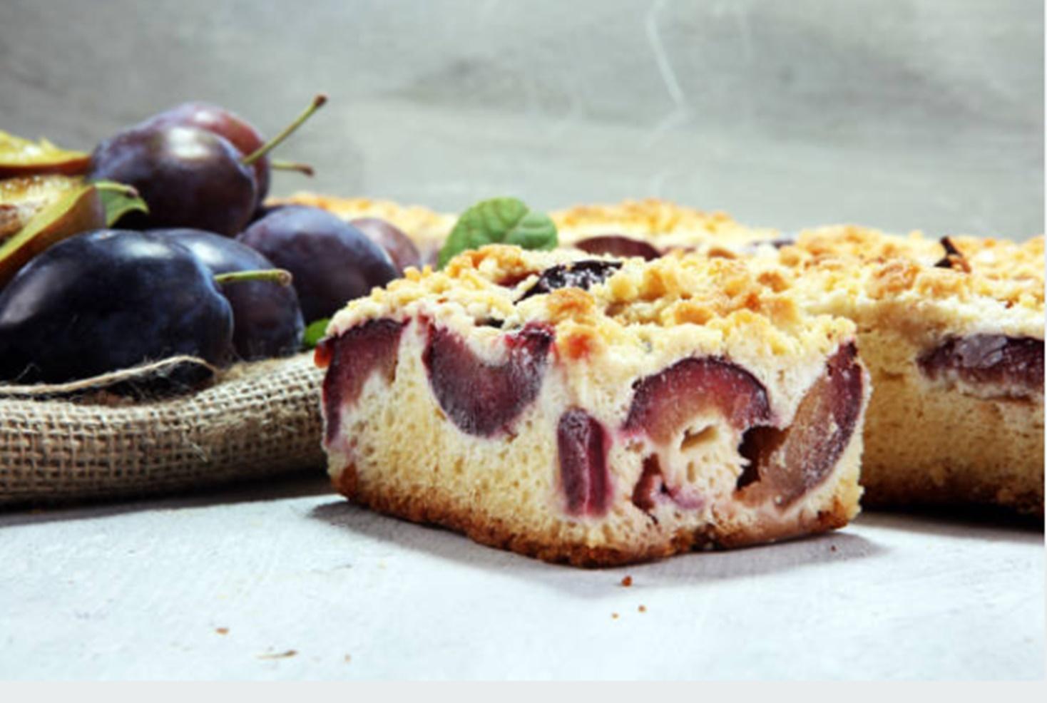 Prăjitură cu prune și crumble. Rețetă delicioasă de desert cu prune ...