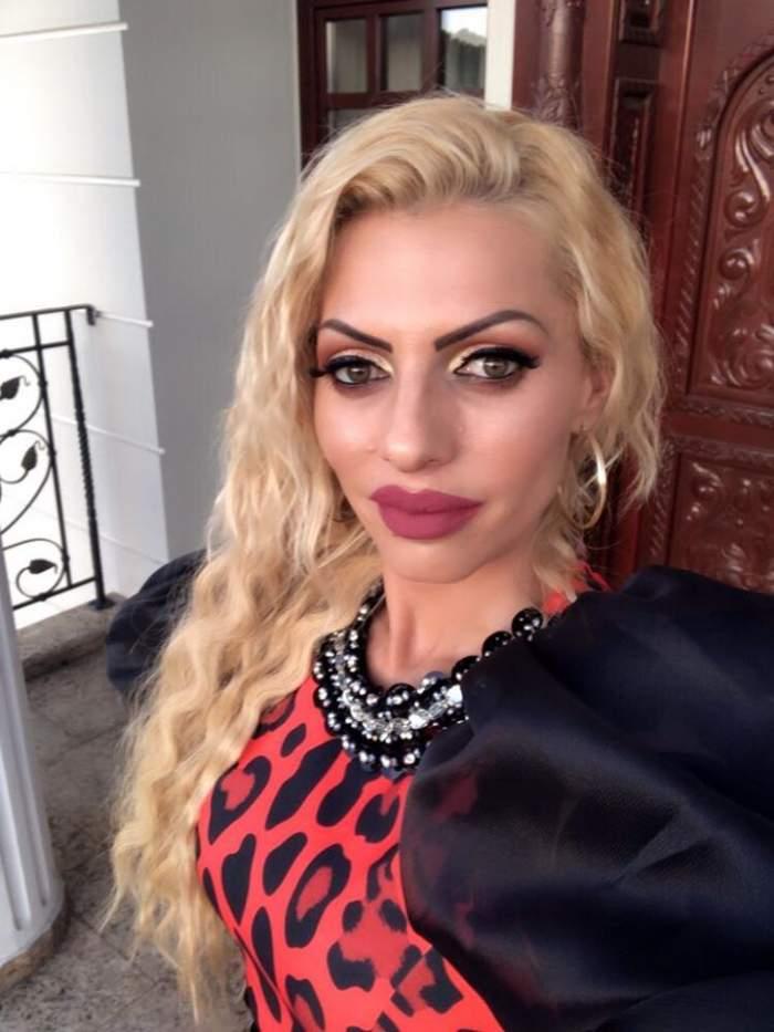 Nicoleta Guță i-a construit fiului ei un teren de fotbal... din gresie ...