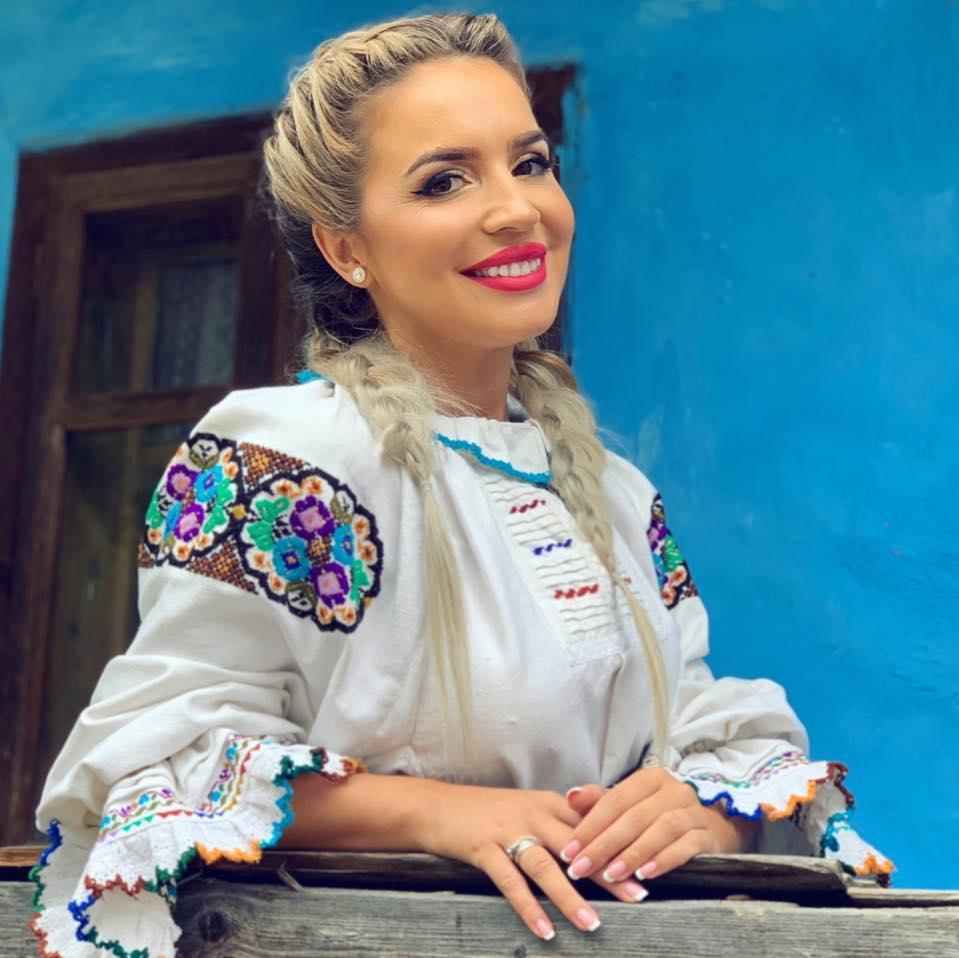 Iulia Bucur a născut o fetiţă: „Plângeam şi nu-mi venea să cred” | STAR ...