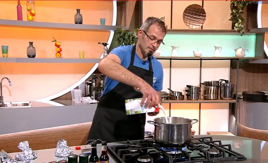 Pasiunea pentru porumbei i-a adus lui Mihai Andrei trei cuțite: ”A ...