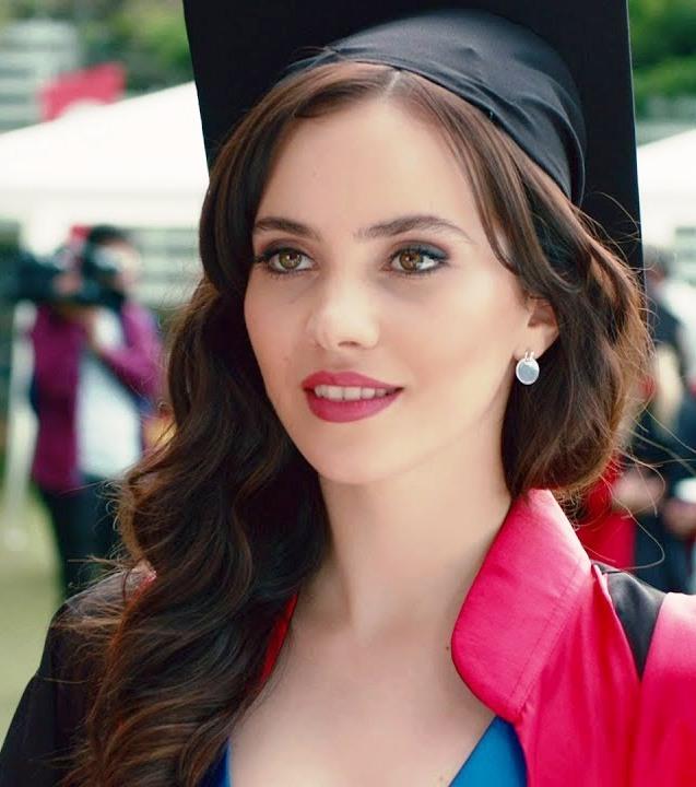 Cine este Almila Ada, actrița care o interpretează pe protagonista ...