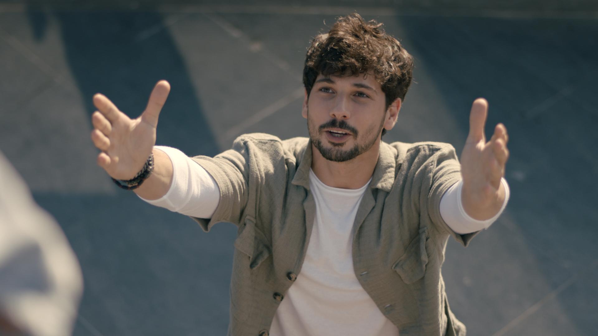 Cine este Deniz Can Aktaş din “Agenția de talente și sentimente”. Totul ...