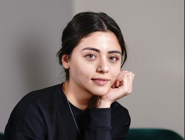 Sıla Türkoğlu din “Moștenirea” a îmbrăcat o rochie provocatoare cu ...