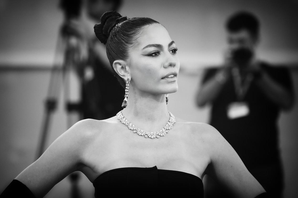 Succesul pe care îl are Demet Özdemir în mediul online este nemăsurat ...