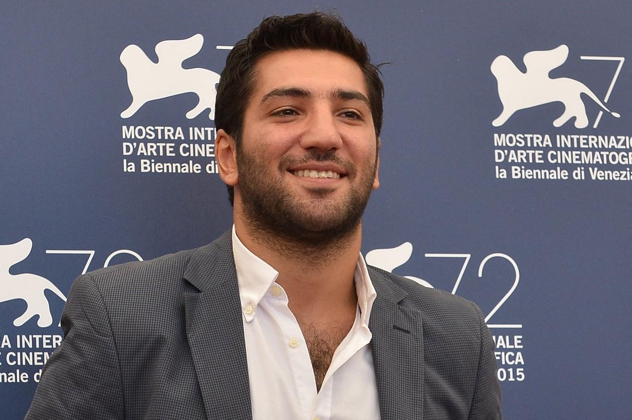 Berkay Ateş a devenit cunoscut în rolurile dramatice, dar comedia i se ...