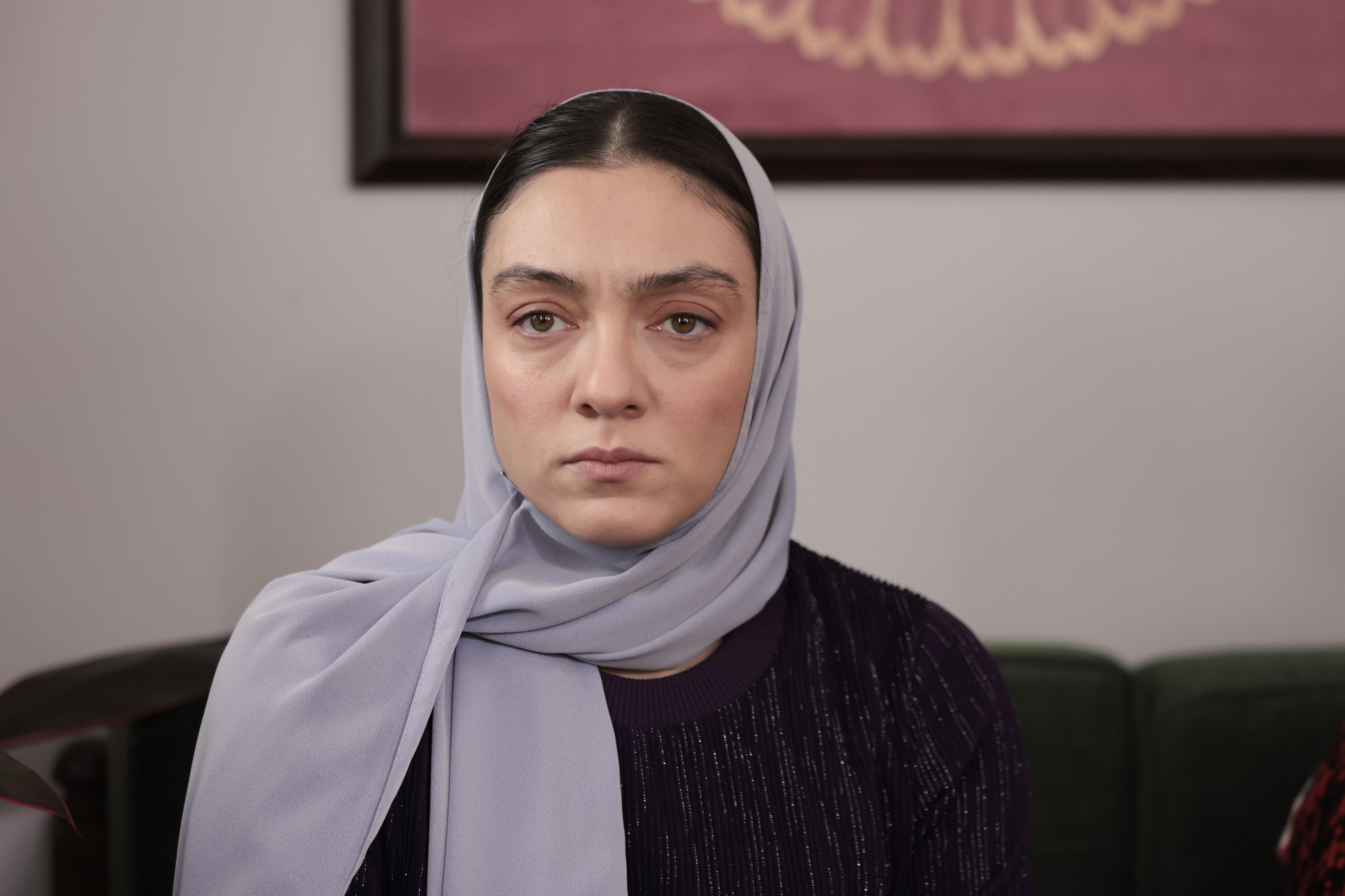 Merve Dizdar din Omer vorbește despre viața sa într-un interviu ...